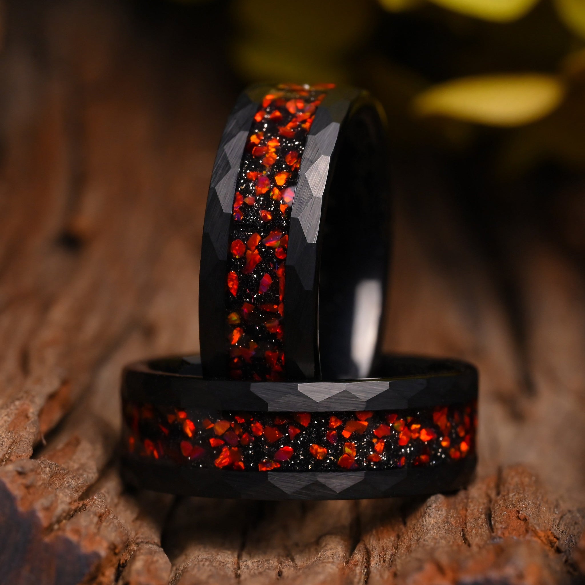 Erythra - Ring für Männer - Wolfram und rotes deutsches Glas-Inlay